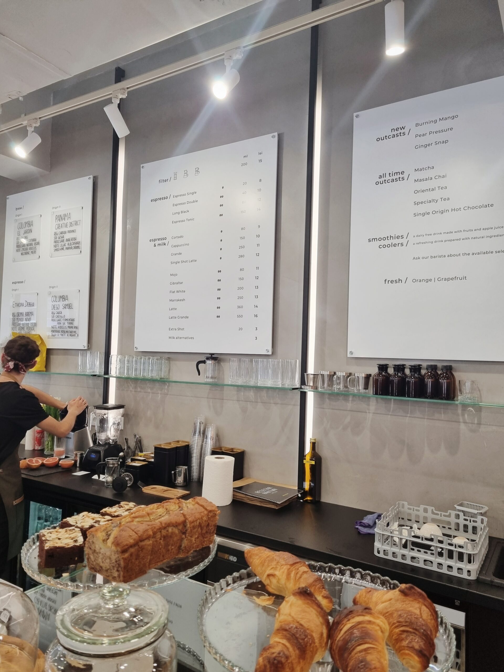 (FOTO) De astăzi, MERON, lanțul de cafenele de specialitate a deschis ...