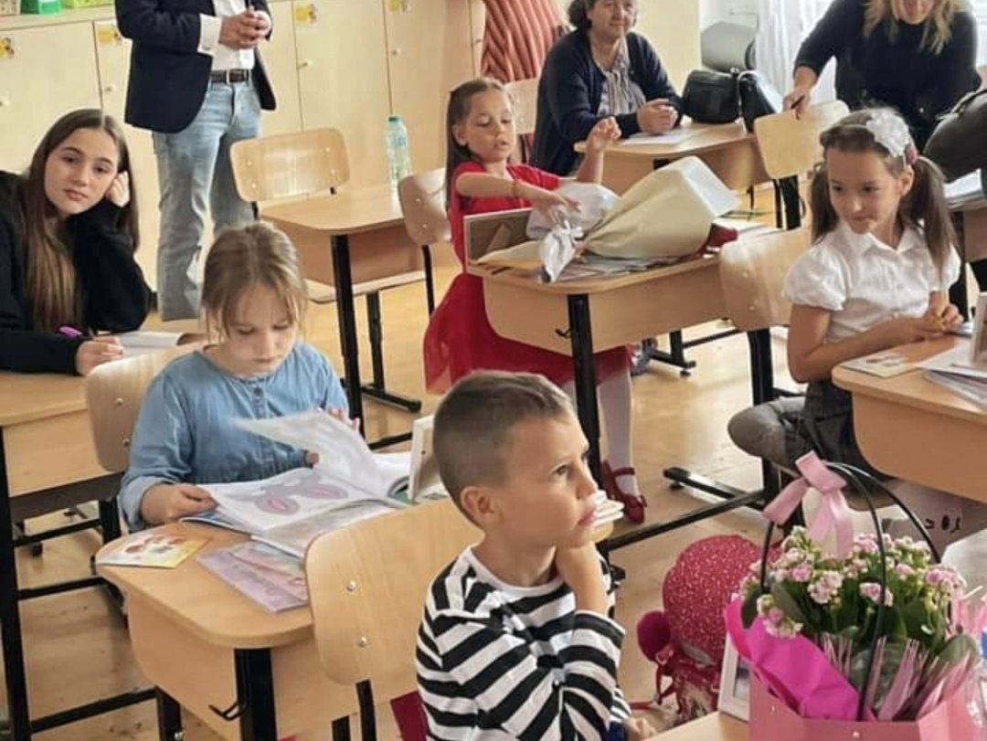 Preotul Tudor Mudure: Școala Primară “Sfântul Stelian” din Bistrița și ...