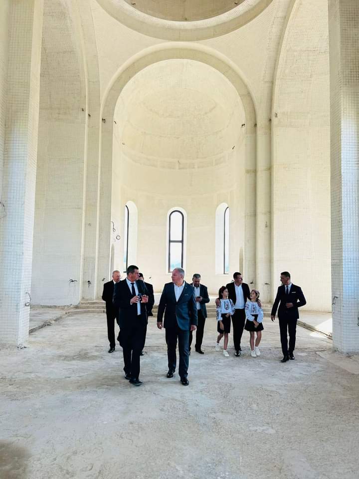 Emil Radu Moldovan, prezent la hramul Mănăstirii Piatra Fântânele. FOTO ...