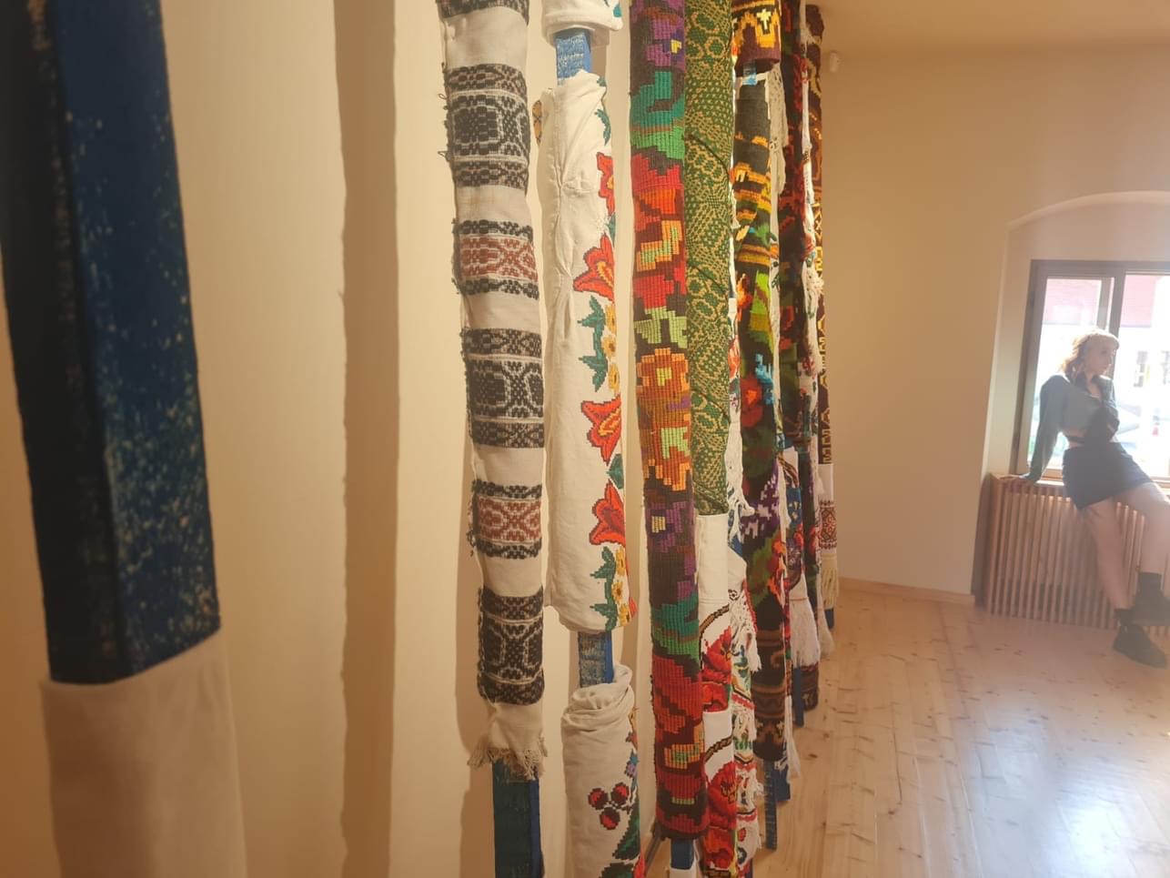 Atelier de brodat, cusut, împletit fire și cuvinte la Centrul ...